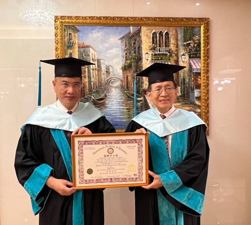中國砂輪集團 全球頂尖級再生晶圓 上市公司 白文亮副董事長 榮獲頒 聯合國 W U U 350年傳承IAE美國國際學士院企業經營管理教授