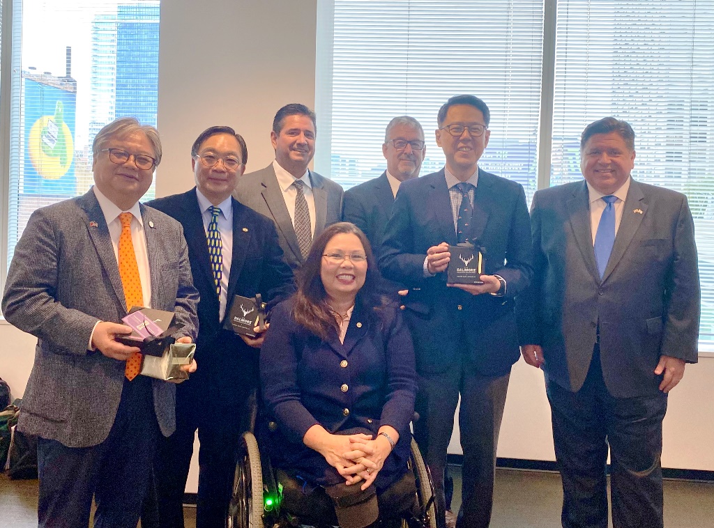 Senator Duckworth （美國）美國聯邦參議員達克沃斯-